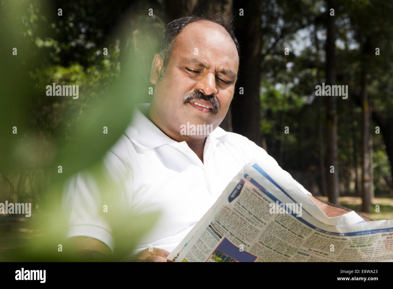 1 Indian Man Reading Newspaper in Park Stock Photo - Alamy