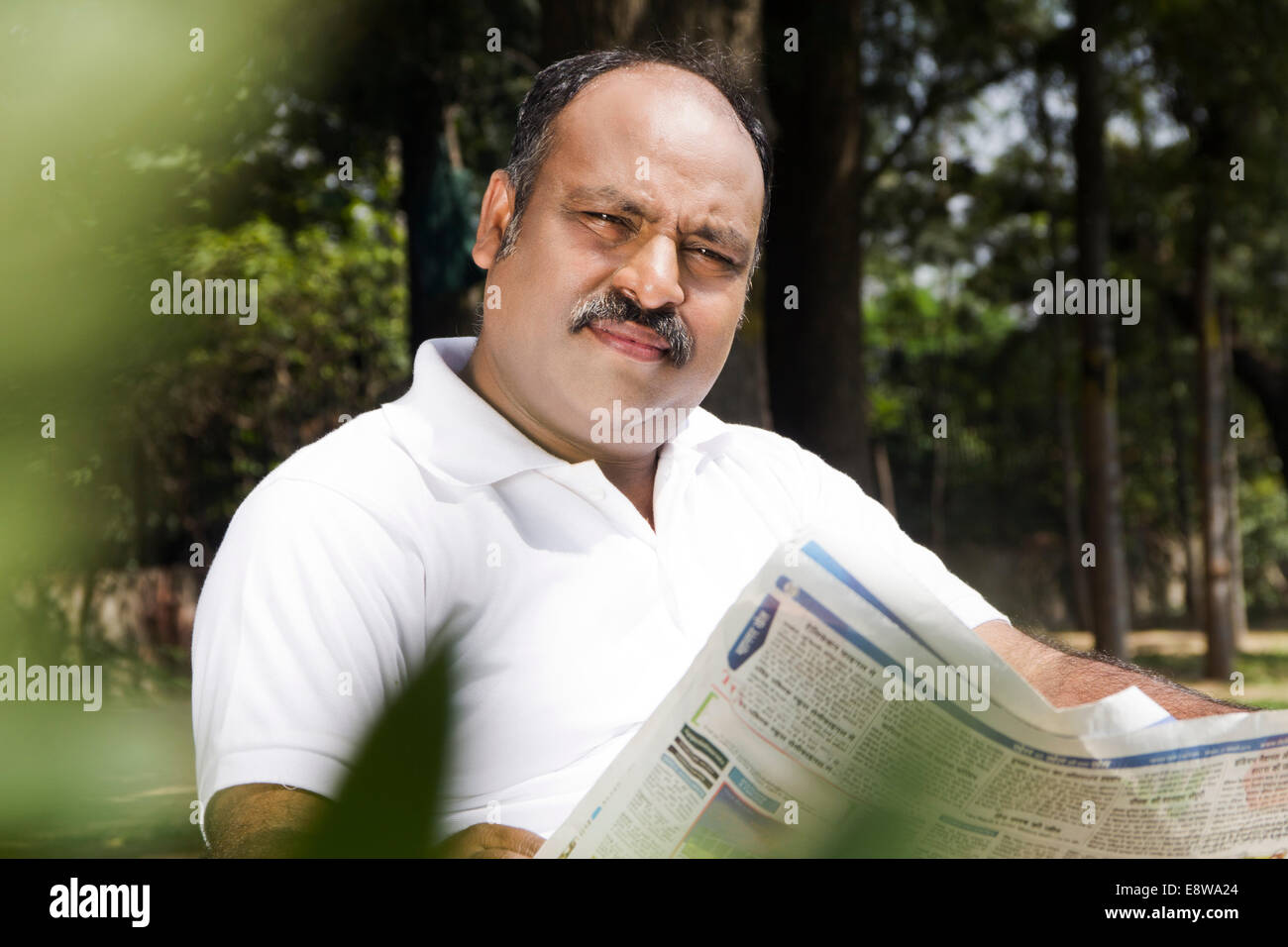 1 Indian Man Reading Newspaper in Park Stock Photo - Alamy