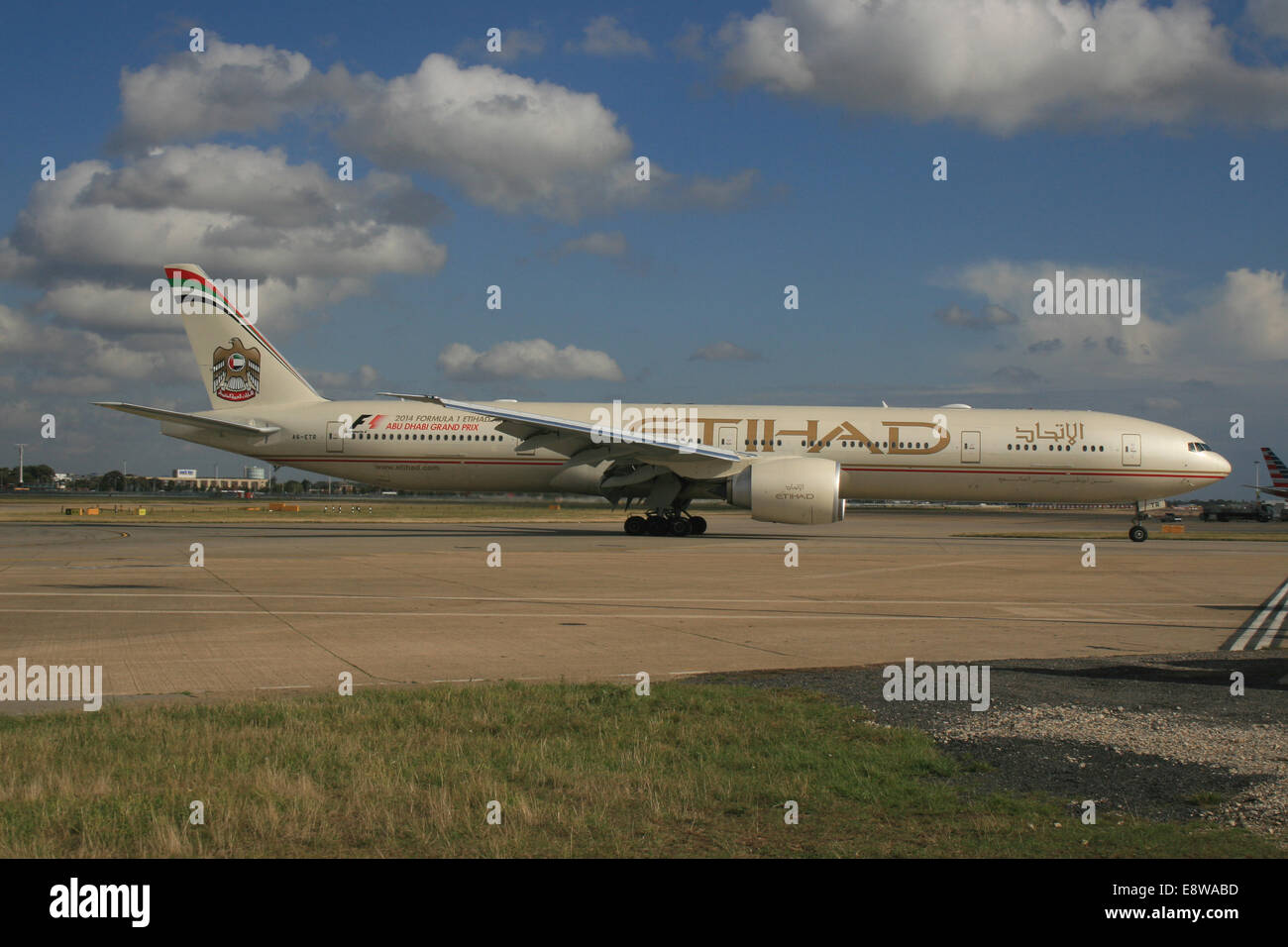Etihad boeing 777 hi-res stock photography and images - Alamy