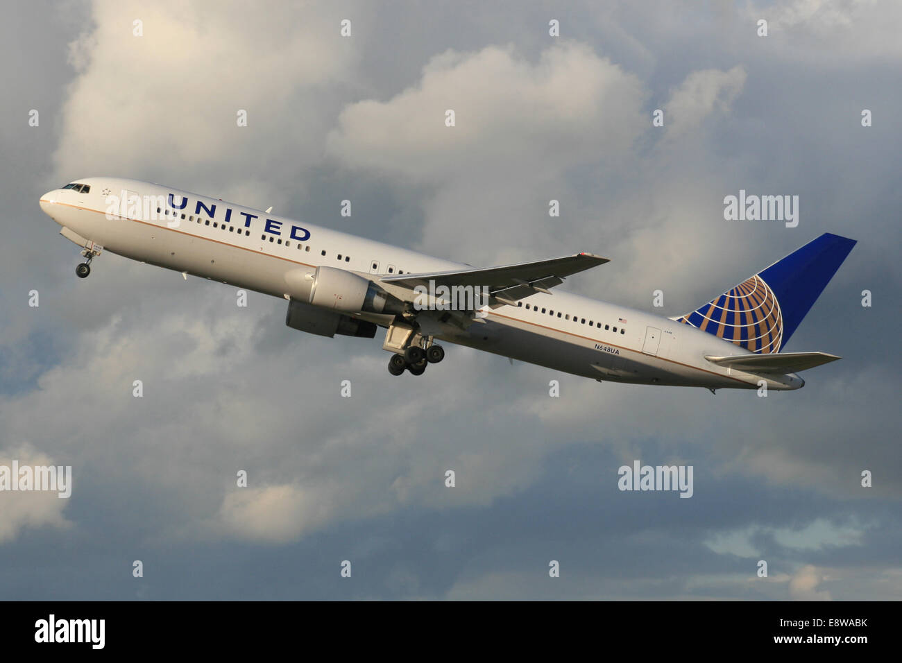 United 767 hi-res stock photography and images - Alamy