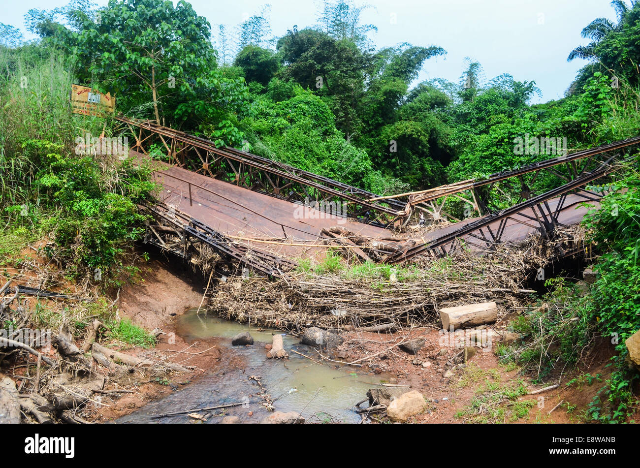 Poor infrastructure in Nigeria, dirt roads, floods and broken bridges ...