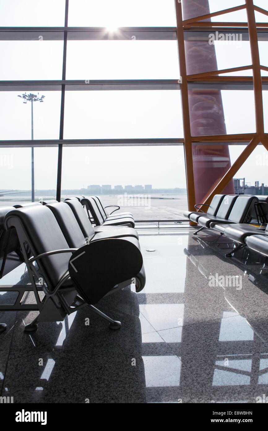 Empty airports hi-res stock photography and images - Alamy