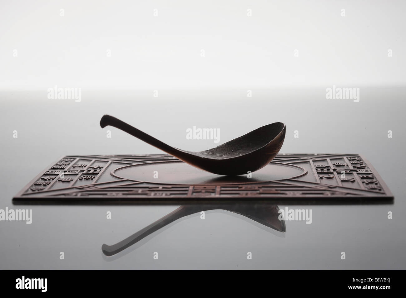 Ancient china compass rose hi-res stock photography and images - Alamy