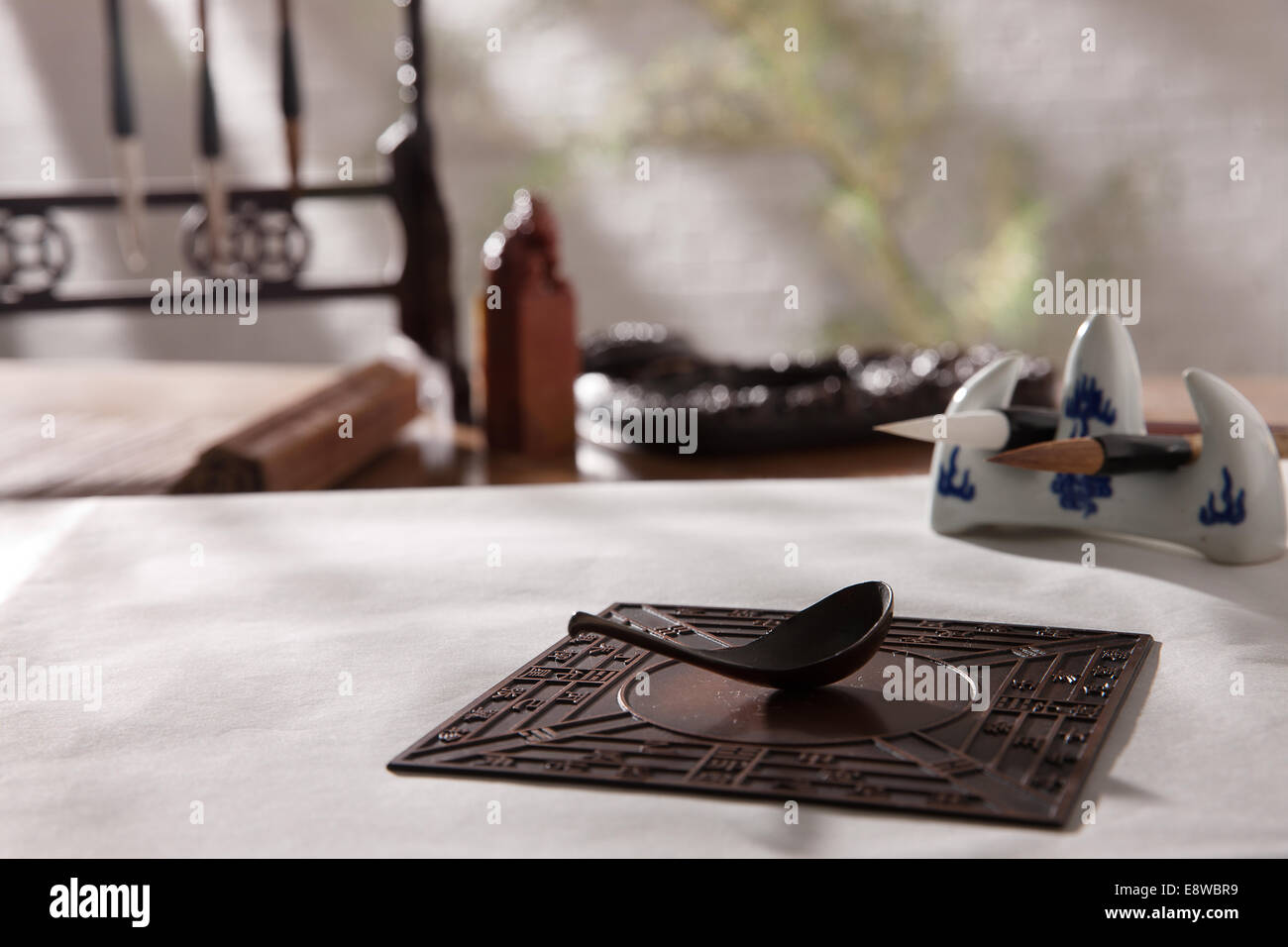 Man with chinese compass hi-res stock photography and images - Alamy