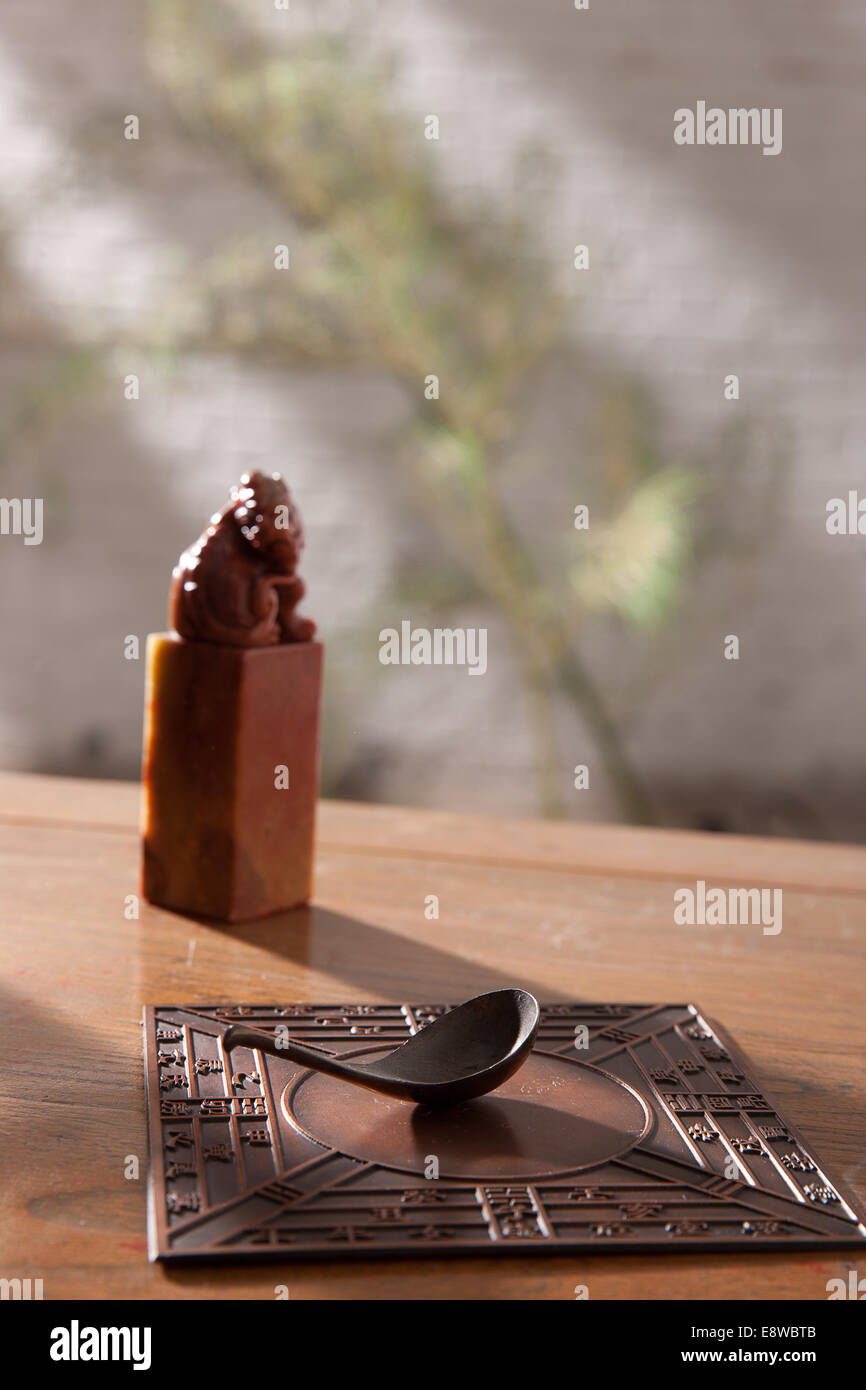 Ancient china compass rose hi-res stock photography and images - Alamy