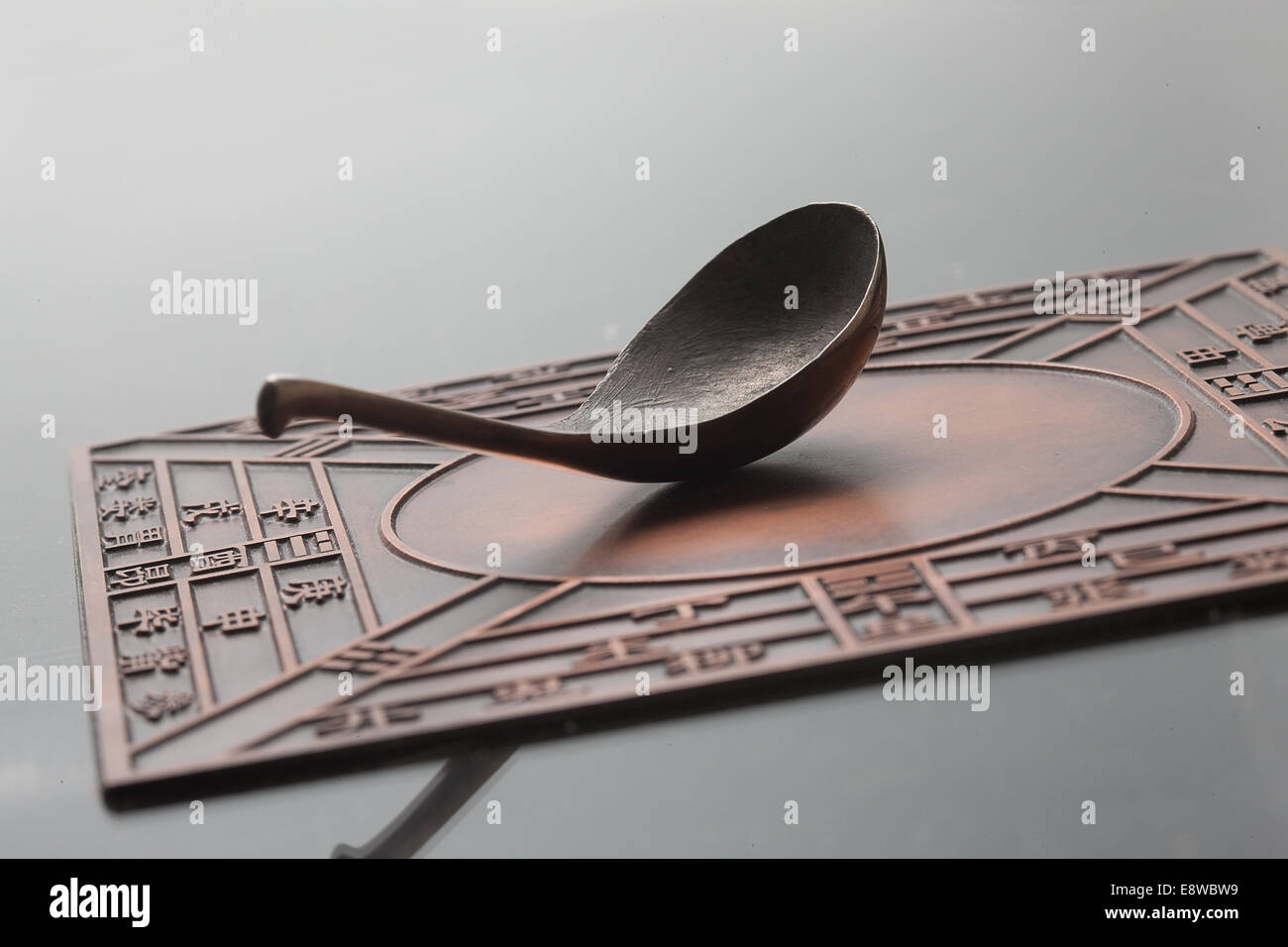 Ancient china compass rose hi-res stock photography and images - Alamy