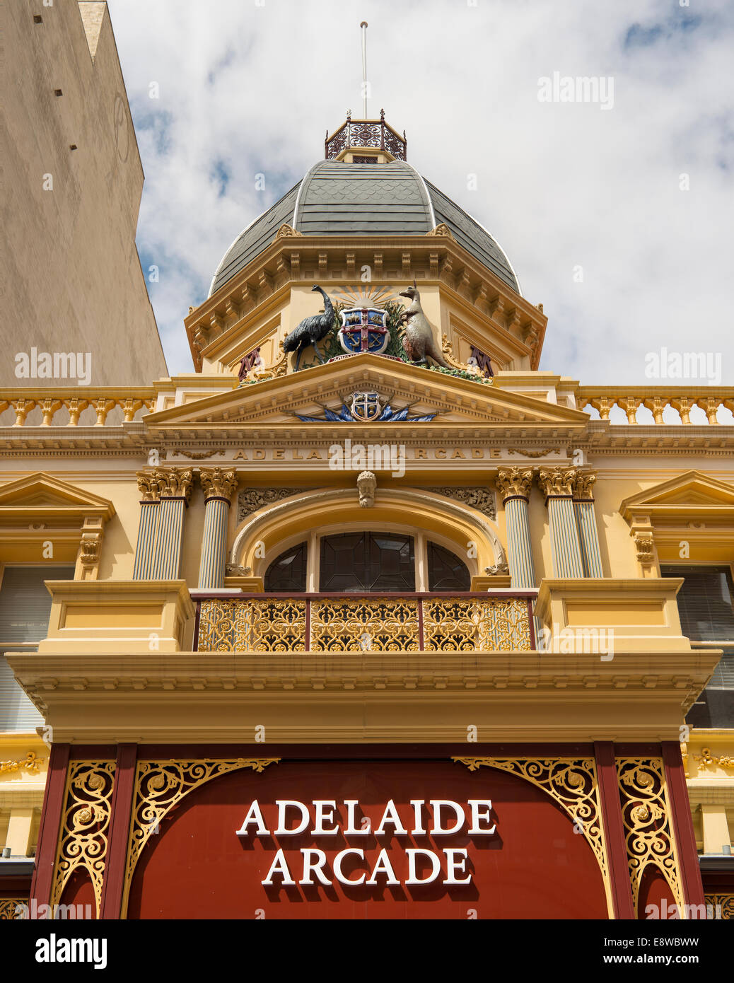 Mall logos hi-res stock photography and images - Alamy