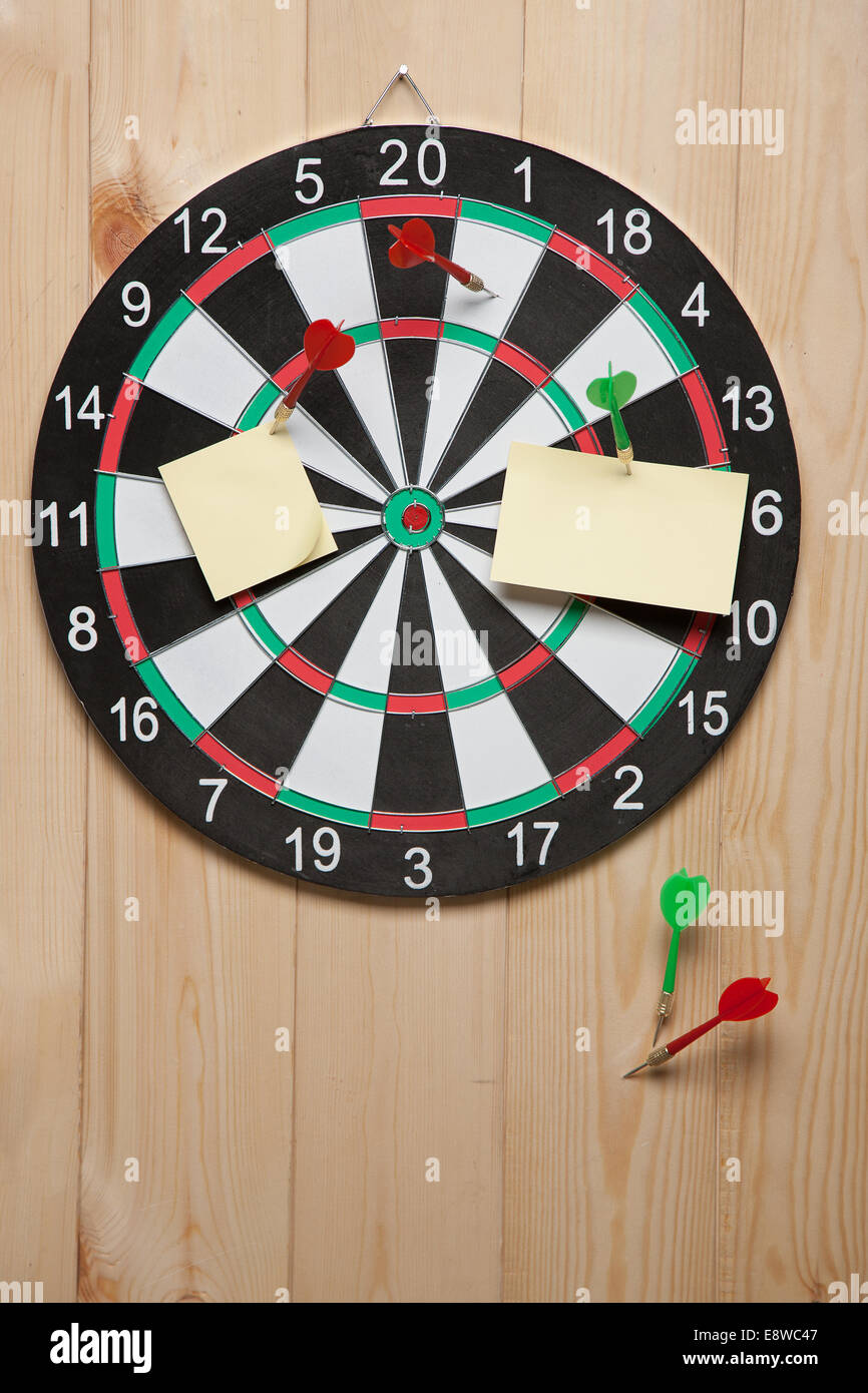 Darts and paper notes Stock Photo - Alamy