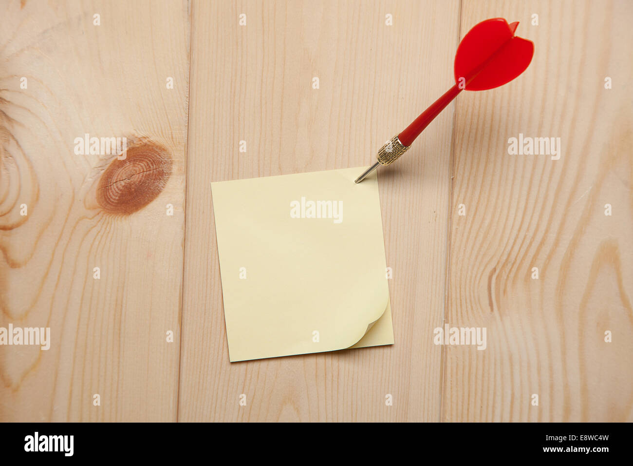 Darts and paper notes Stock Photo - Alamy