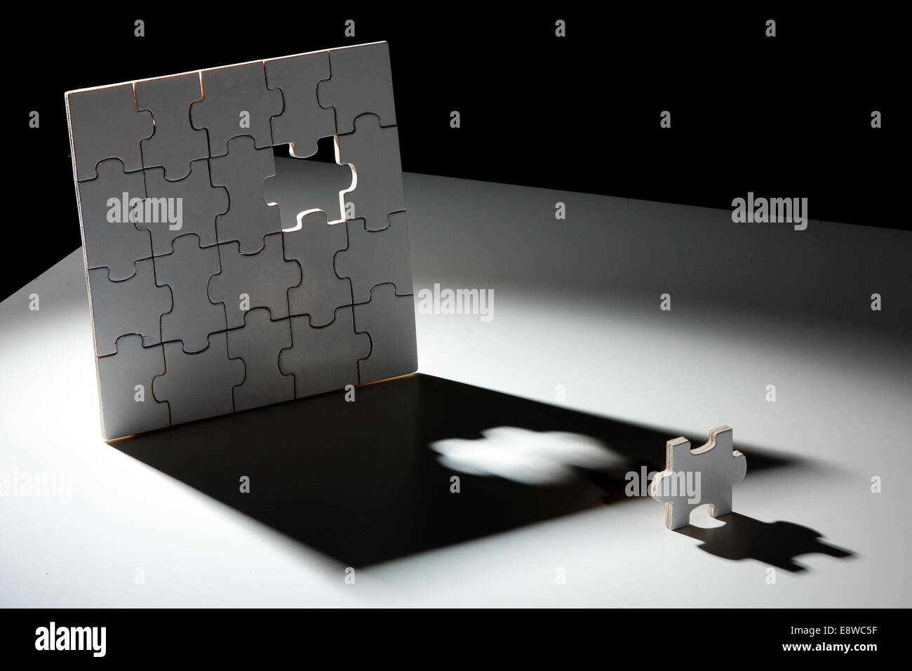 Incomplete jigsaw puzzle man hi-res stock photography and images - Alamy