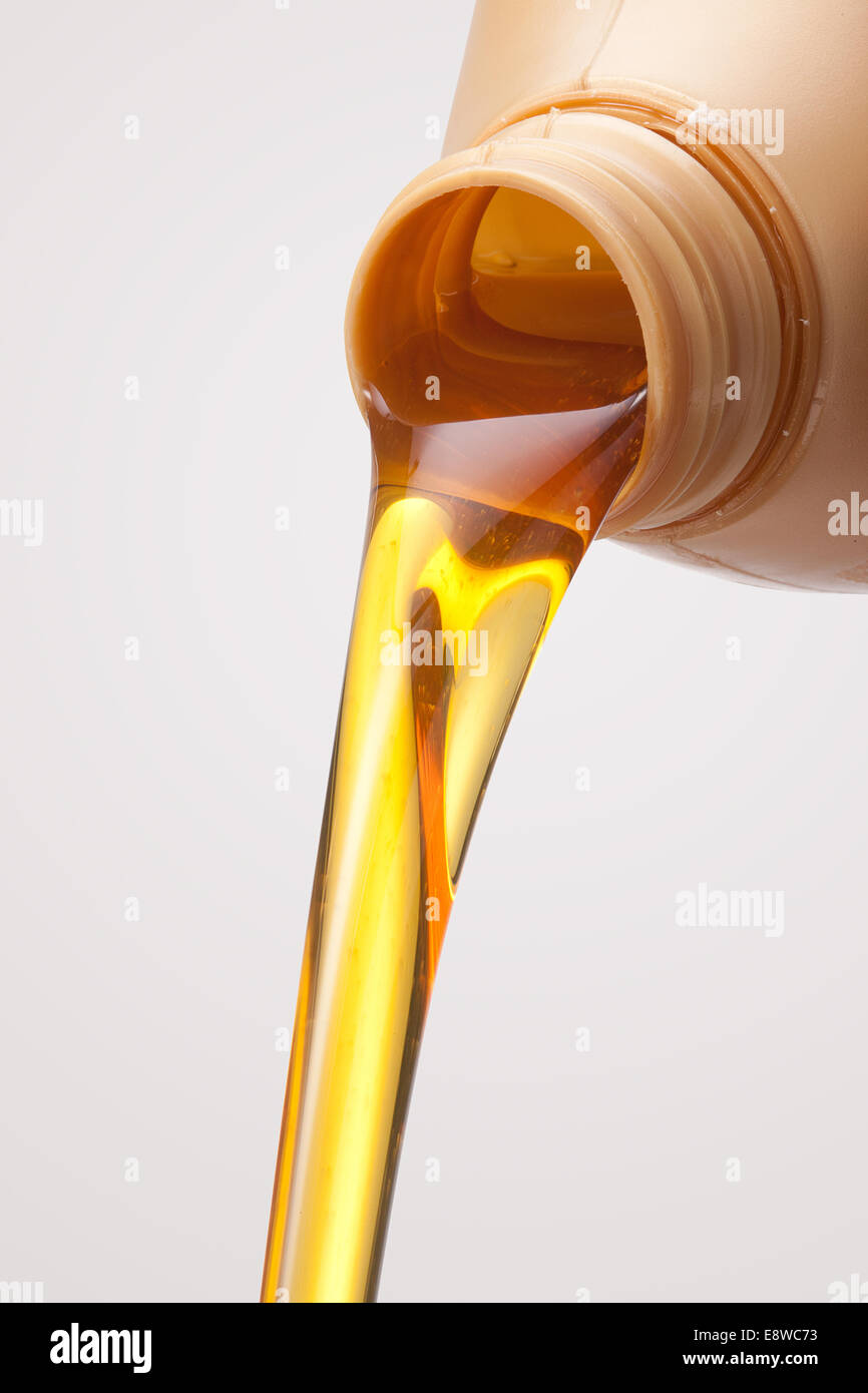 Oil pour and studio hi-res stock photography and images - Alamy