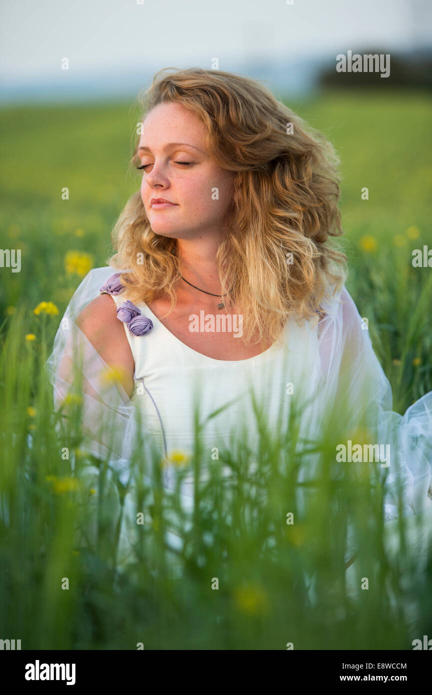 Escaping bride hi-res stock photography and images - Alamy