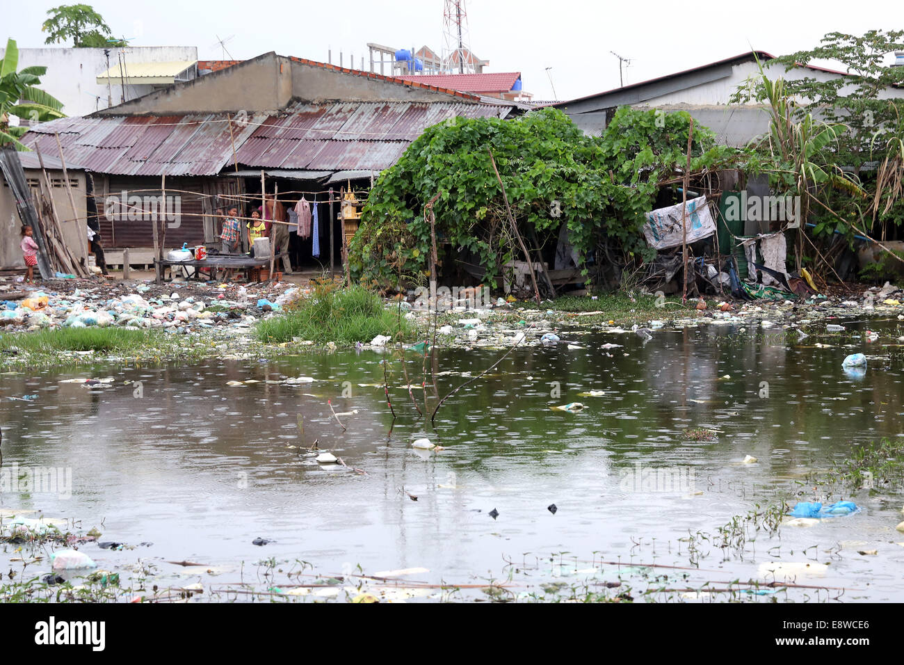 Waste in the dirty pools in front of the accommodations of the workers ...