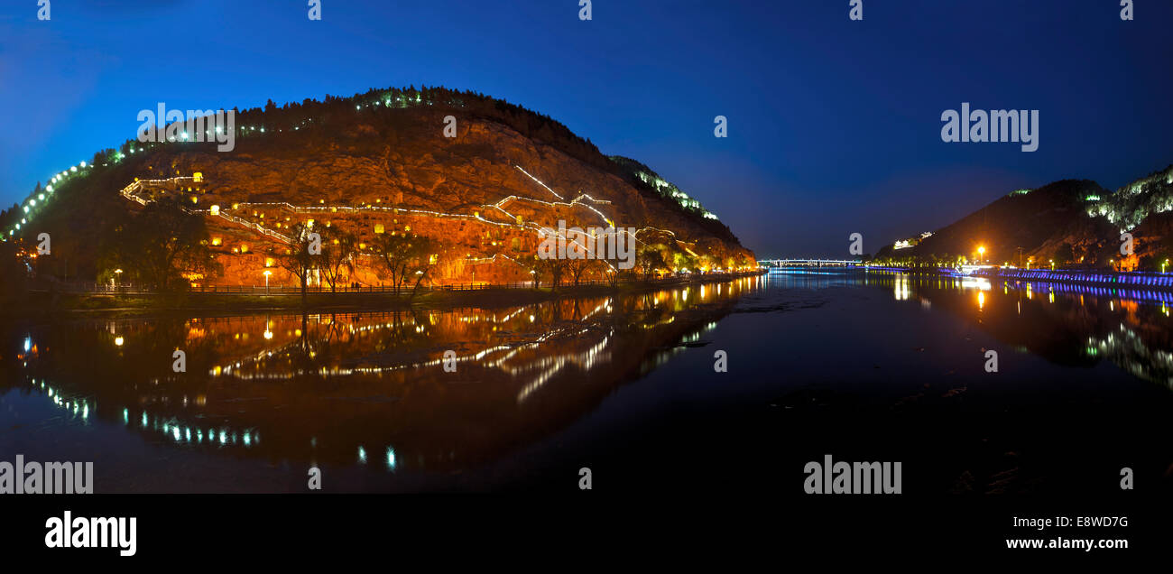 Longmen Grottoes in Luoyang , Henan night Stock Photo - Alamy