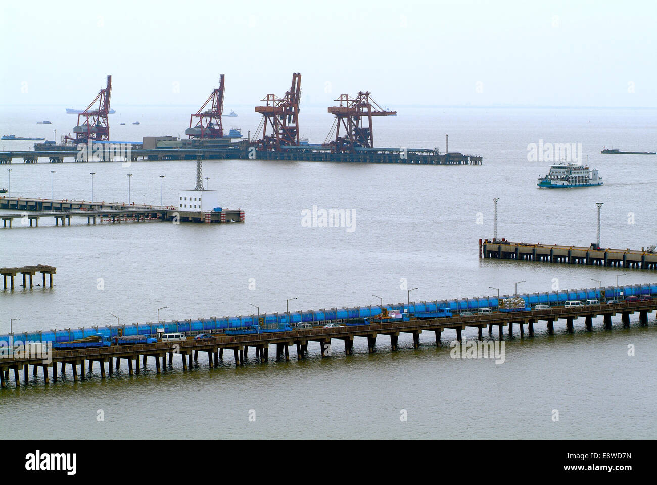 Factory ports hi-res stock photography and images - Alamy