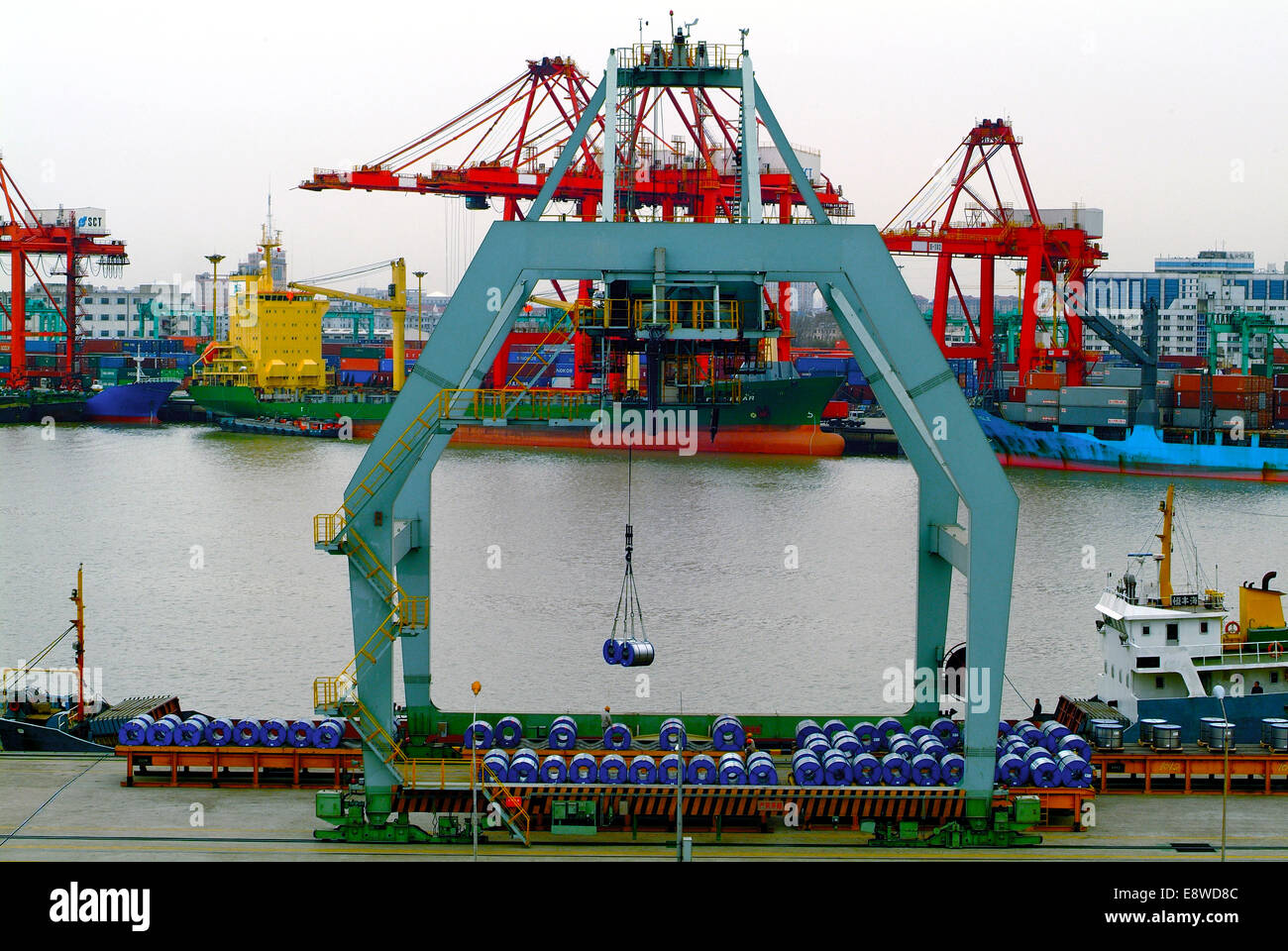 Factory ports hi-res stock photography and images - Alamy