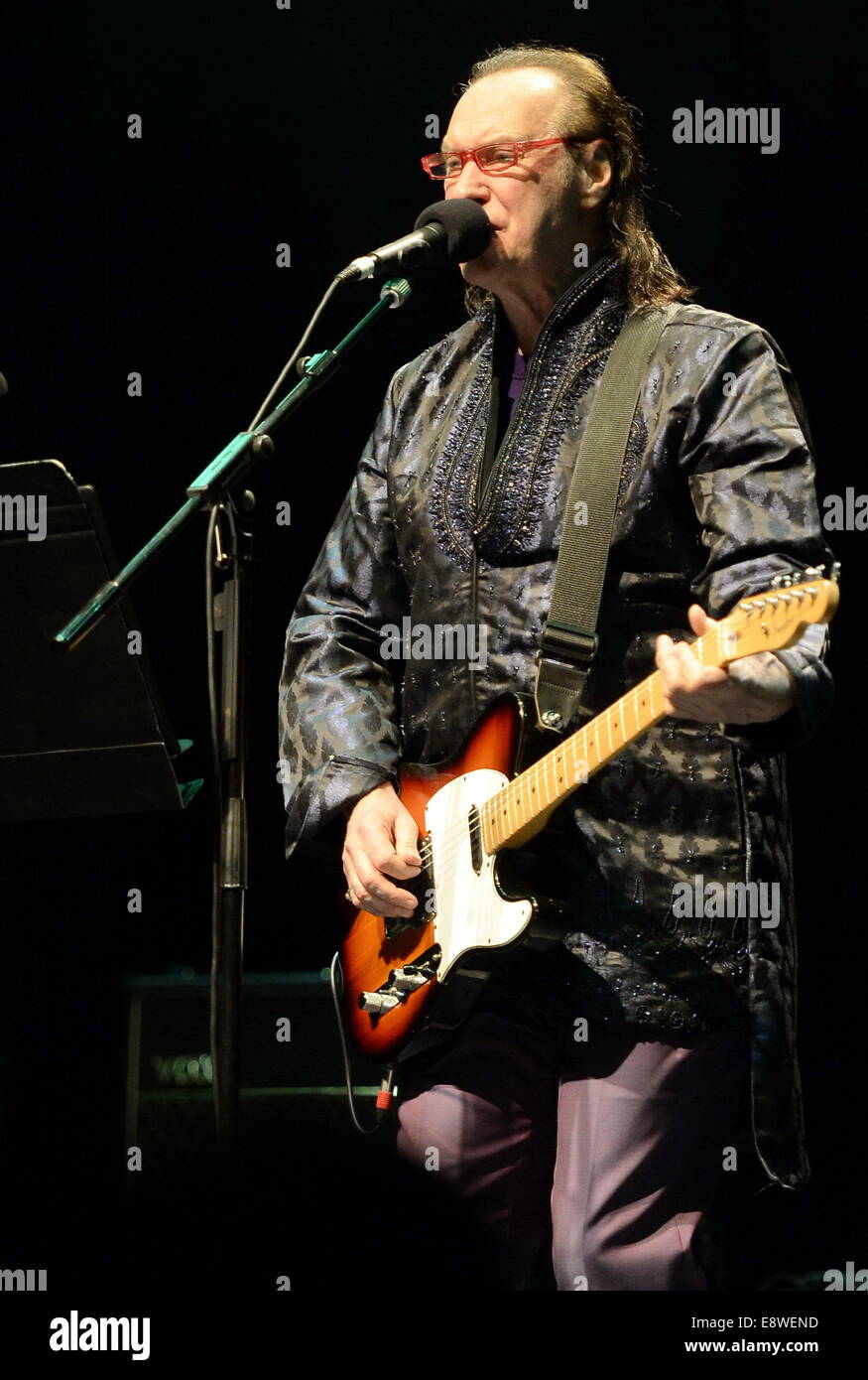 Lead guitarist hi-res stock photography and images - Alamy