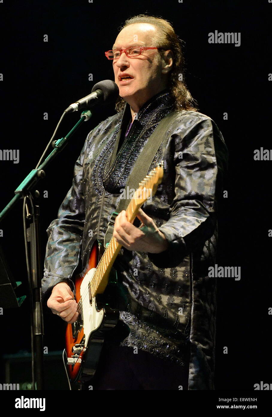Lead guitarist hi-res stock photography and images - Alamy