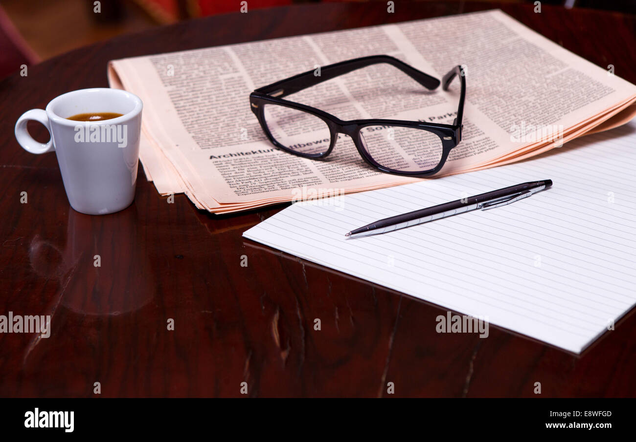 Paper cup coffee glasses hi-res stock photography and images - Alamy