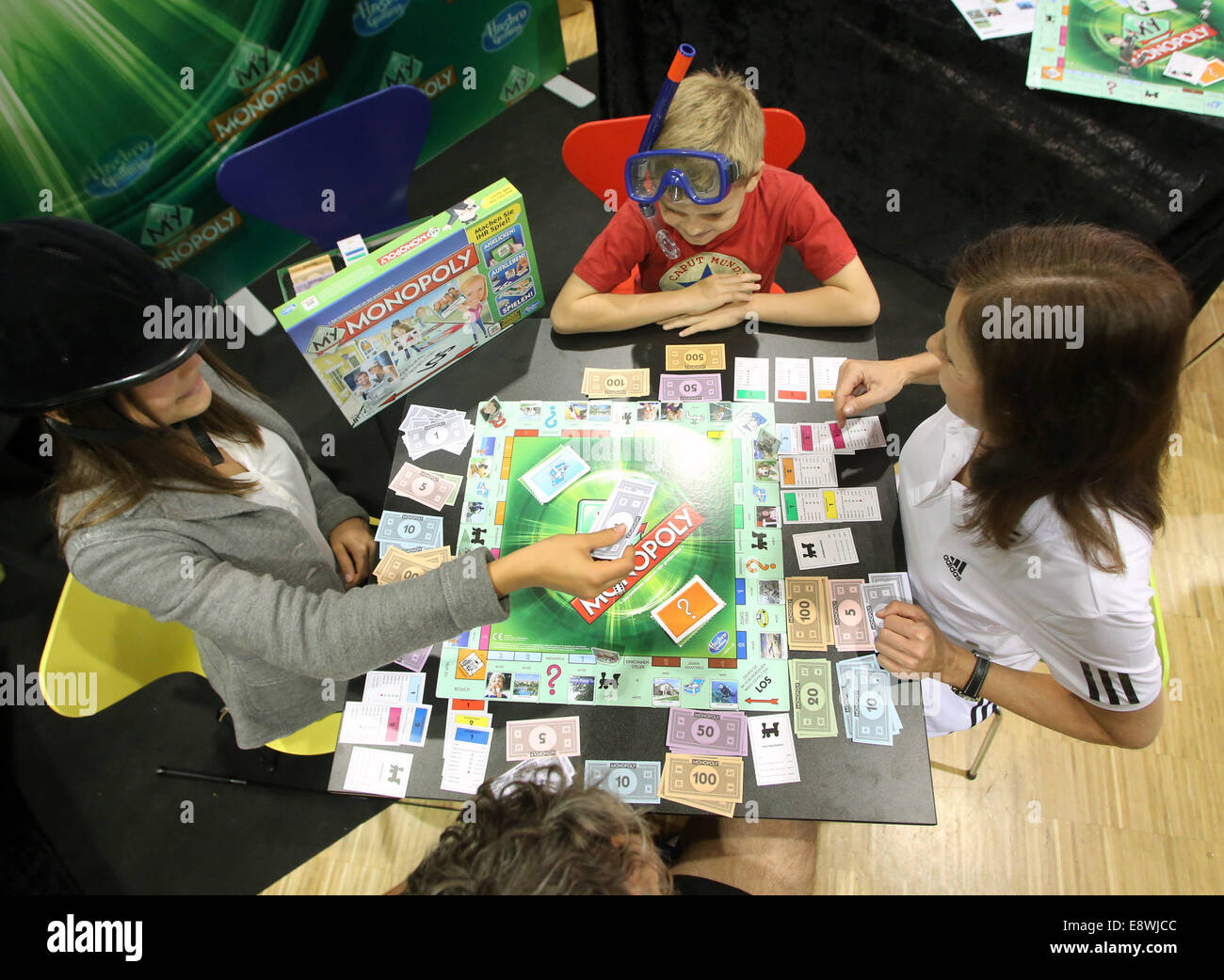 Monoply game hi-res stock photography and images - Alamy