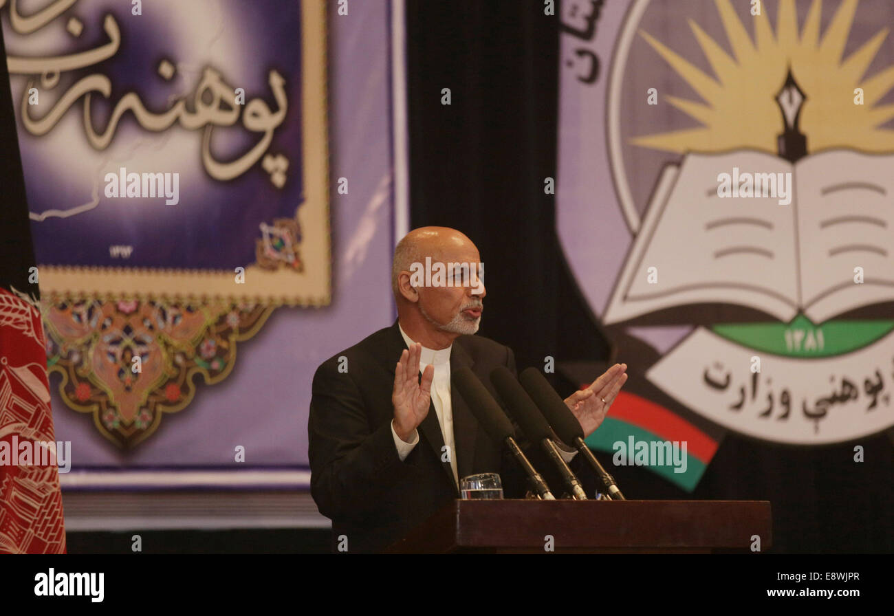 (141015) -- KABUL, Oct. 15, 2014 (Xinhua) -- Afghan President Ashraf ...