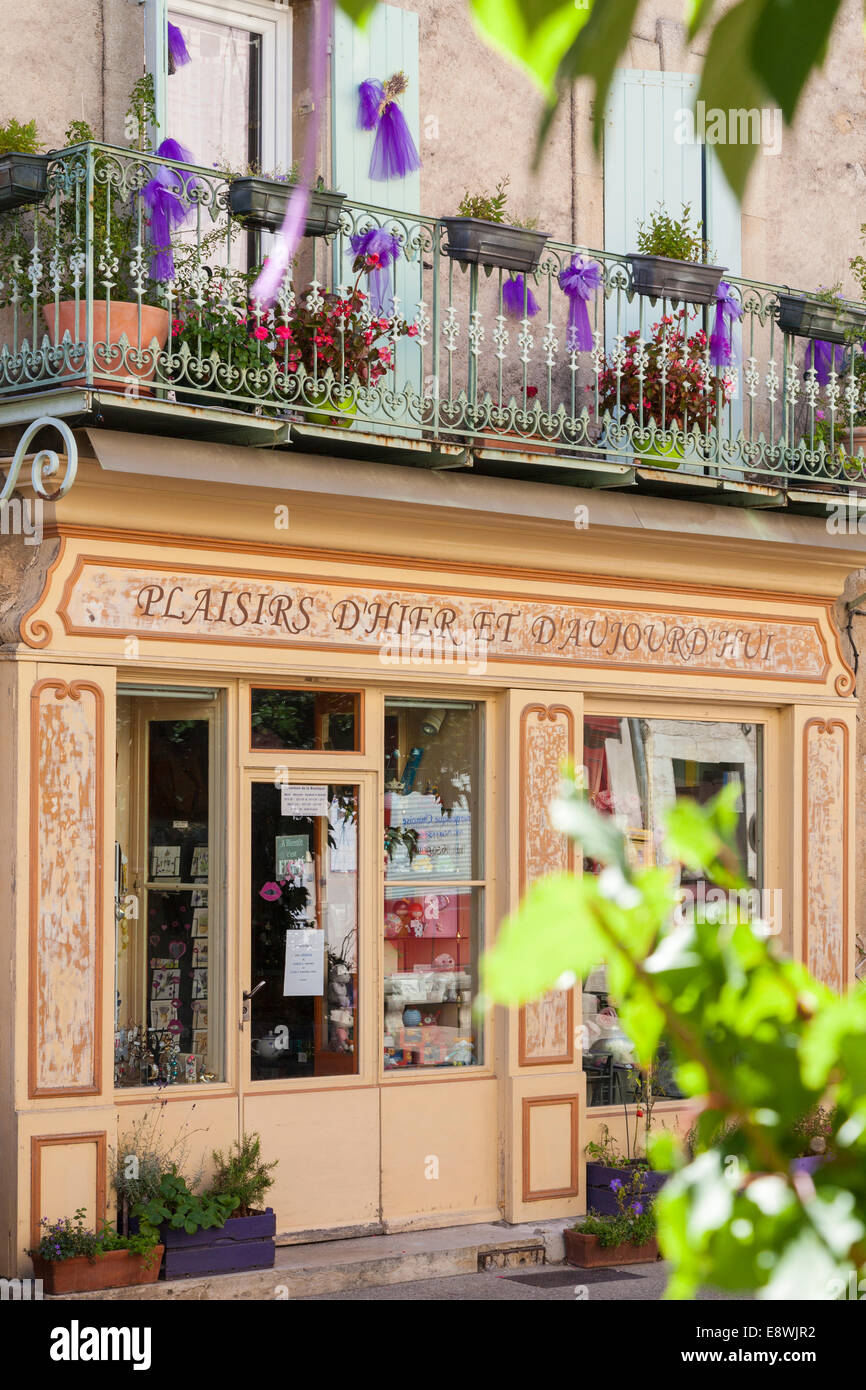Shop front in provence hi-res stock photography and images - Alamy
