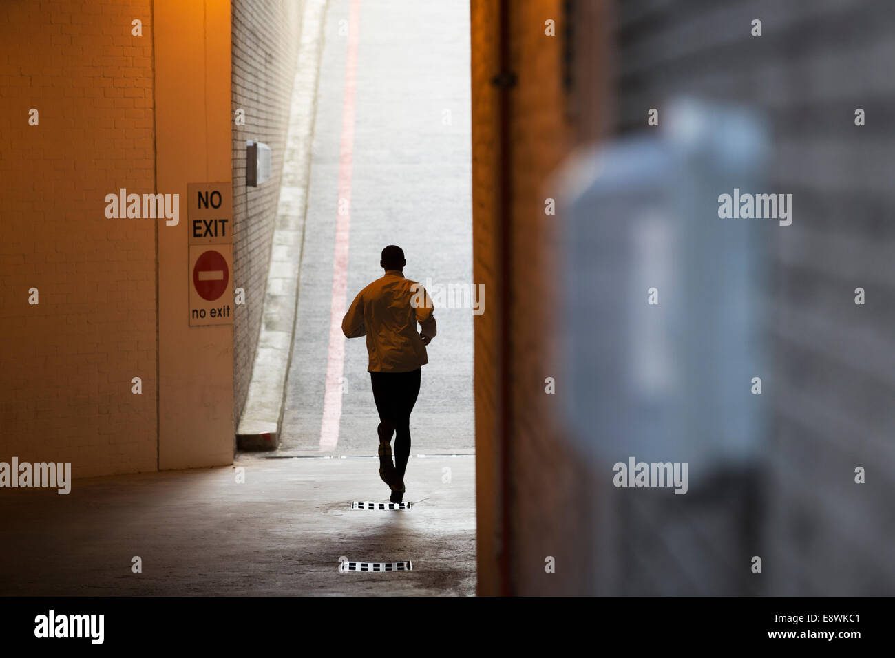 Man running silhouette hi-res stock photography and images - Alamy