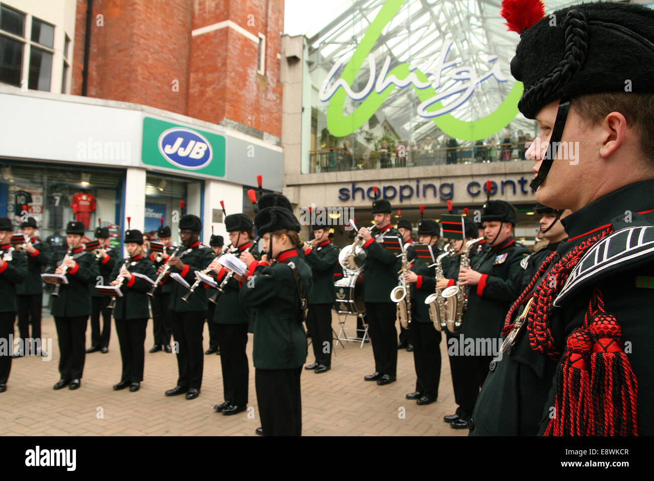The 2nd Battallion of the Rifles march through the streets of Croydon ...