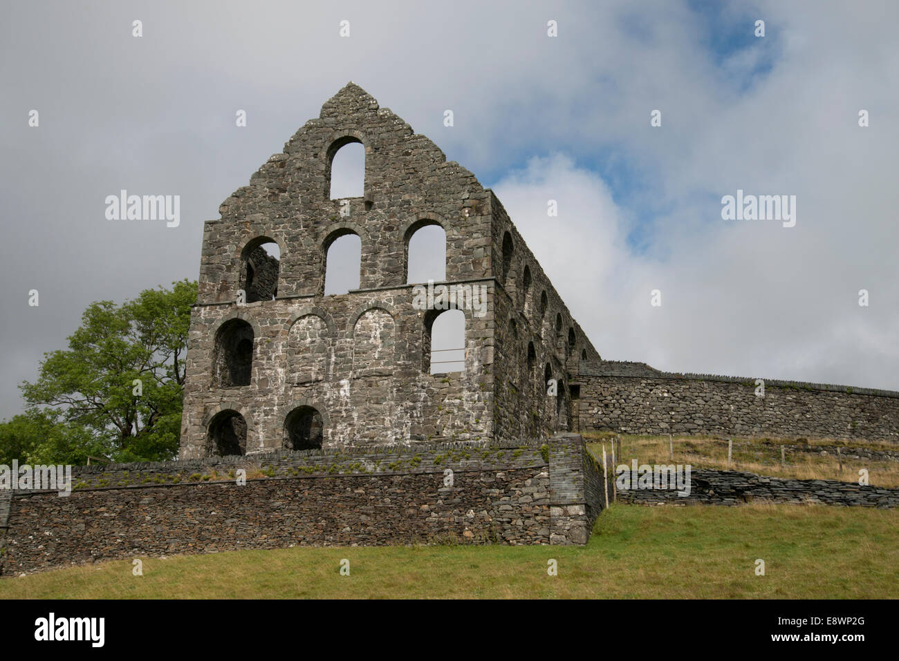 Ynys y Pandy slate mill at Cwmystradllyn, Snowdonia National Park ...