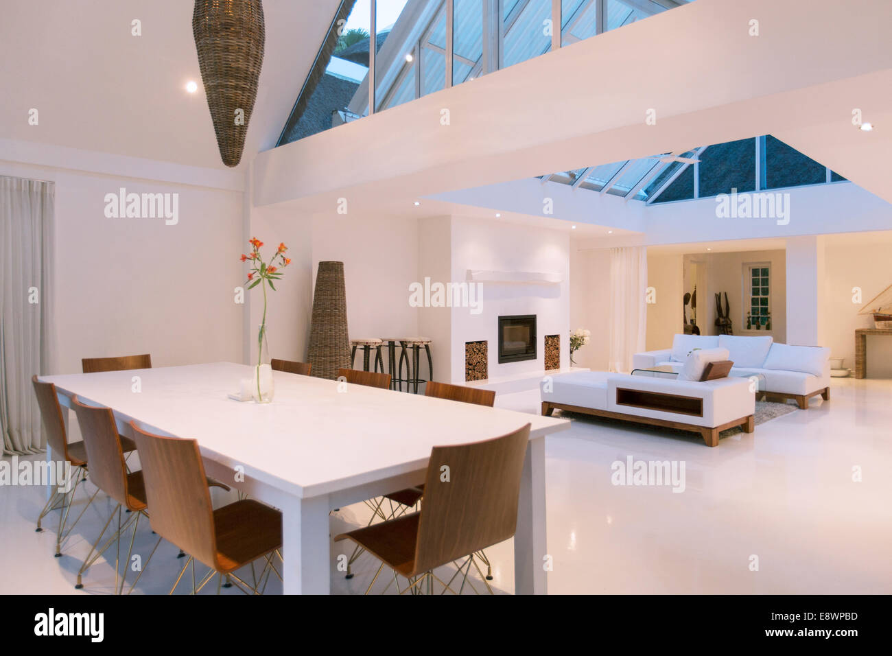 Open plan sitting room with dining area hi-res stock photography and ...
