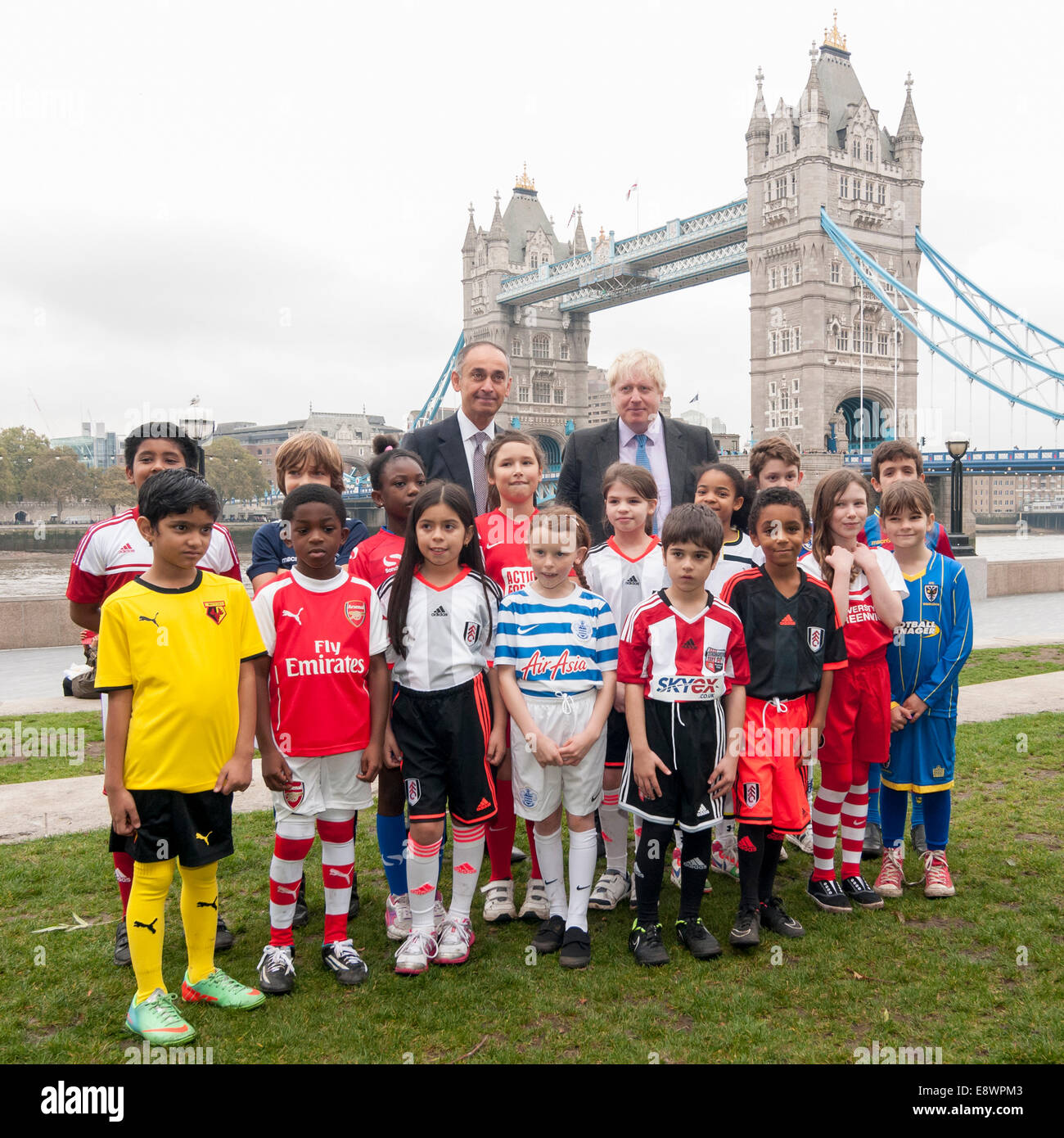 Children playing football uk hi-res stock photography and images - Alamy