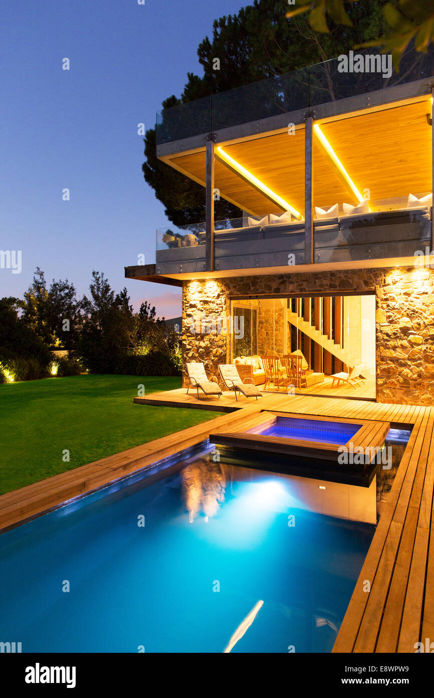 Pool illuminated night hi-res stock photography and images - Alamy