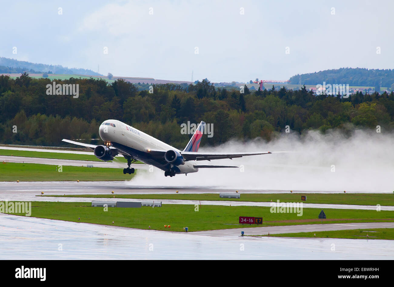 ZURICH - SEPTEMBER 21: Boeing 757 Delta airlines taking off on ...