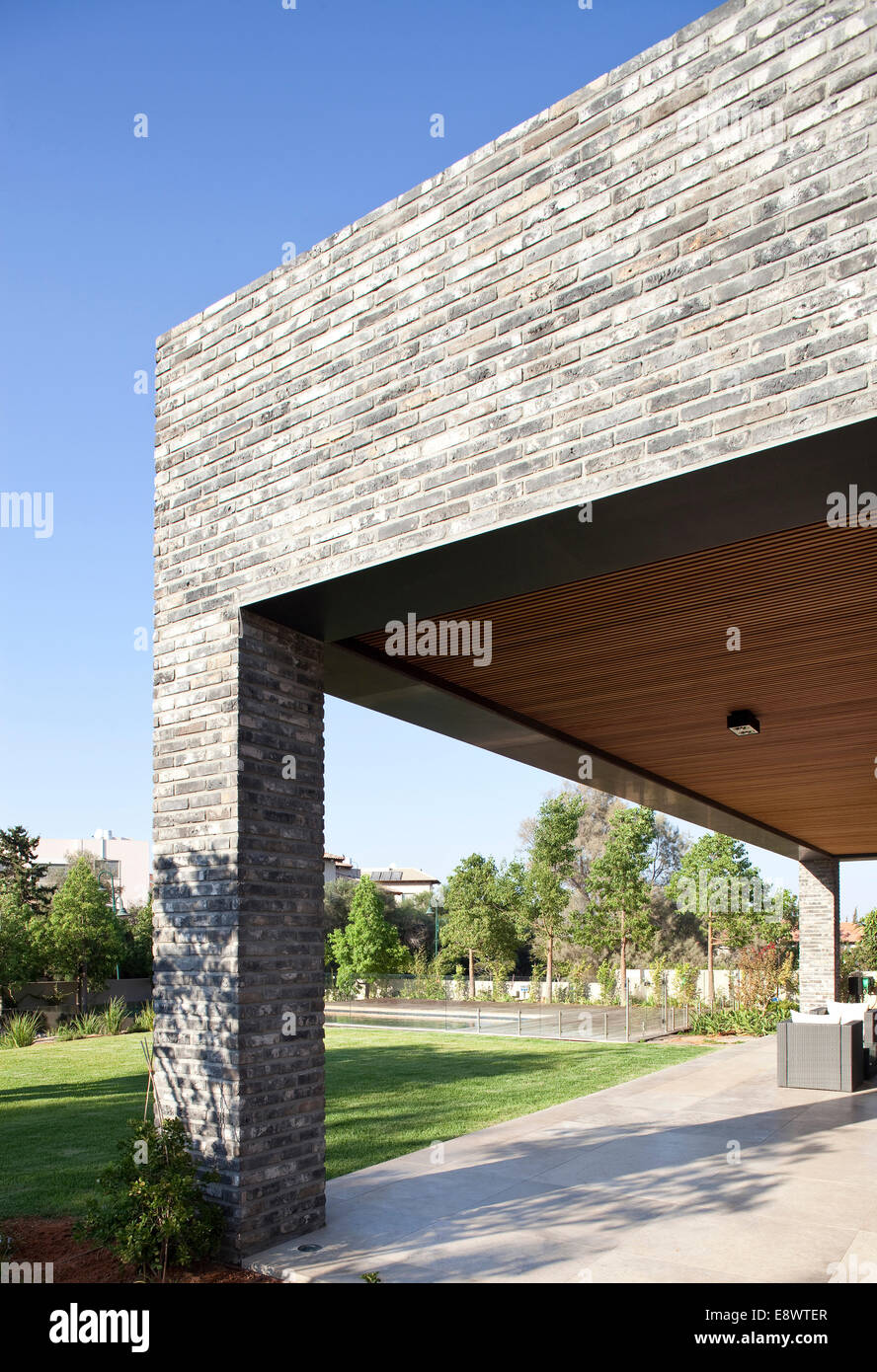 Modern brick portico hi-res stock photography and images - Alamy