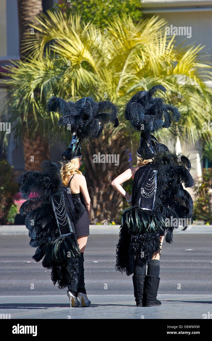 Show girls las vegas hi-res stock photography and images - Alamy