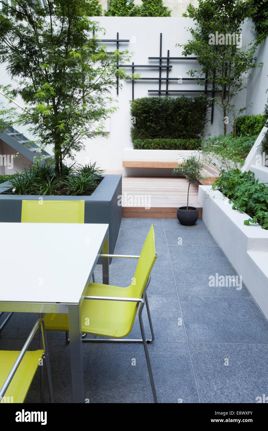 Contemporary garden raised bed hi-res stock photography and images - Alamy