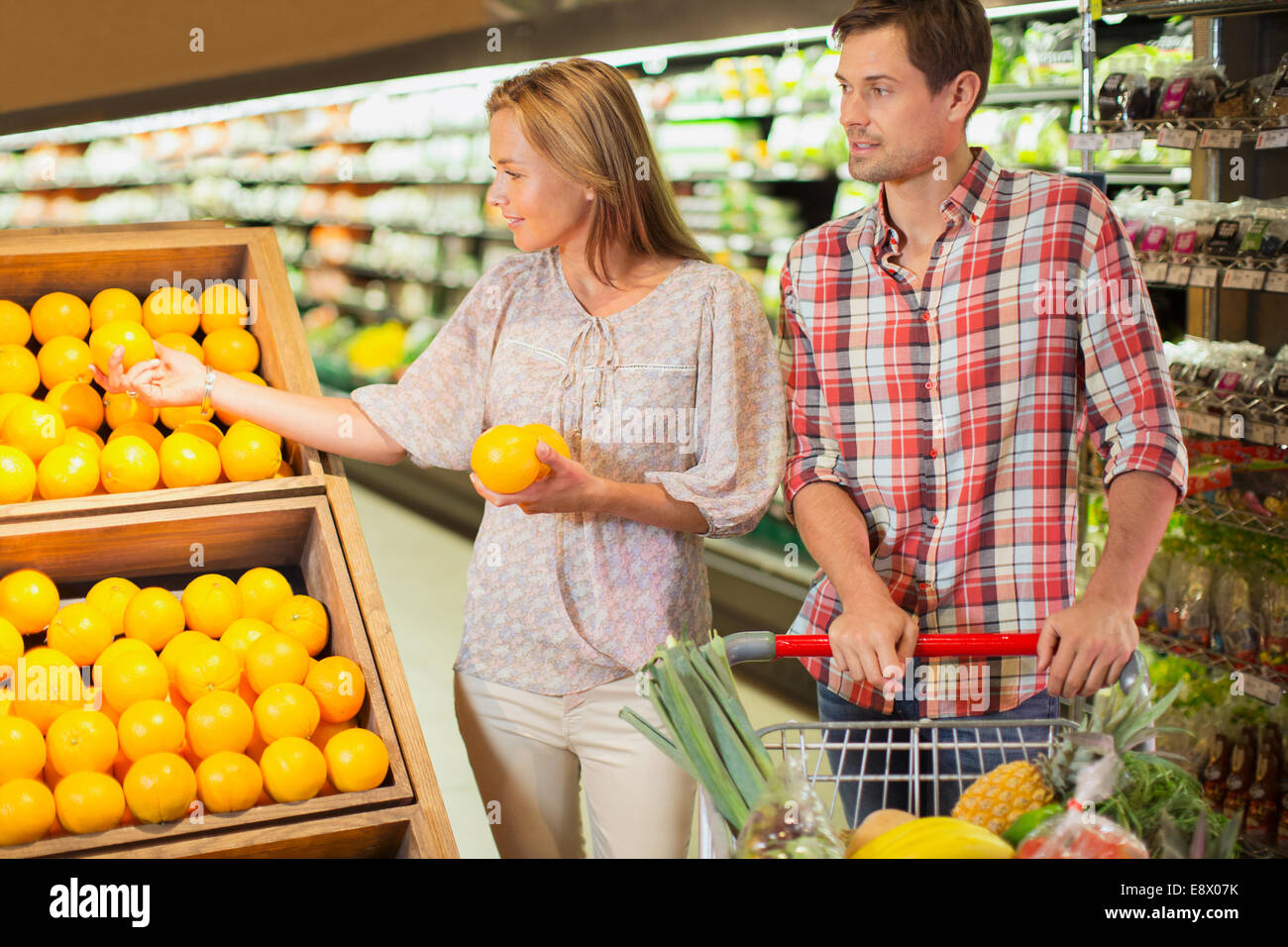Couple shopping together in grocery store Stock Photo - Alamy