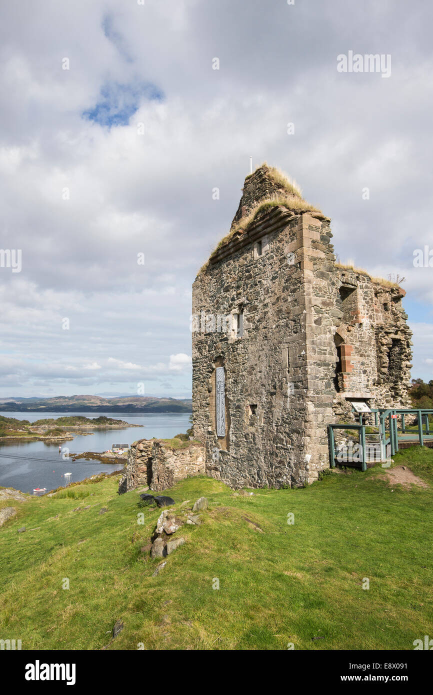 Tarbert Castle in West Argyll, Scotland Stock Photo - Alamy