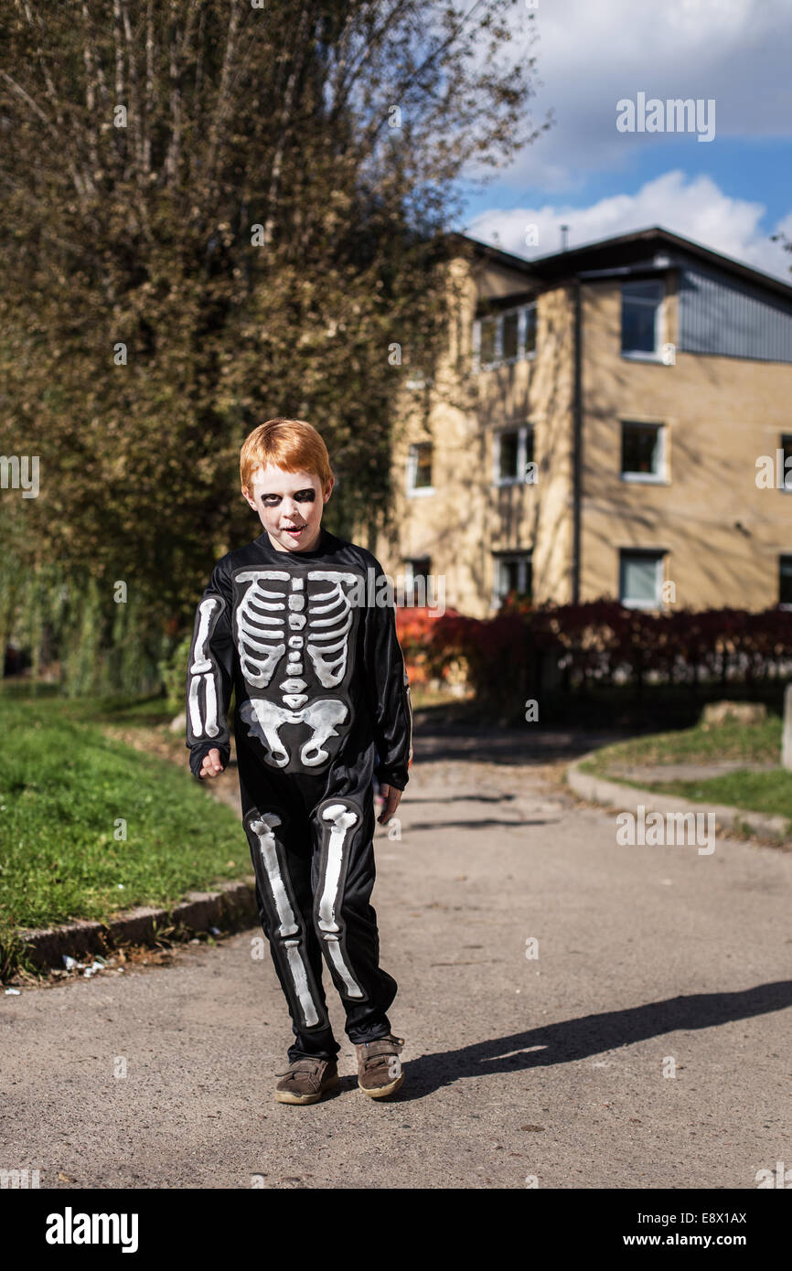 Boy skeleton costume hi-res stock photography and images - Alamy