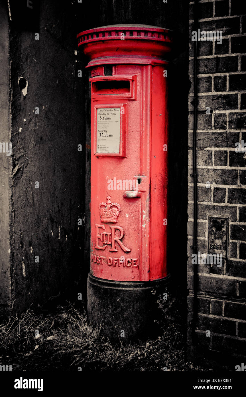 Red British Post Box Stock Photo - Alamy