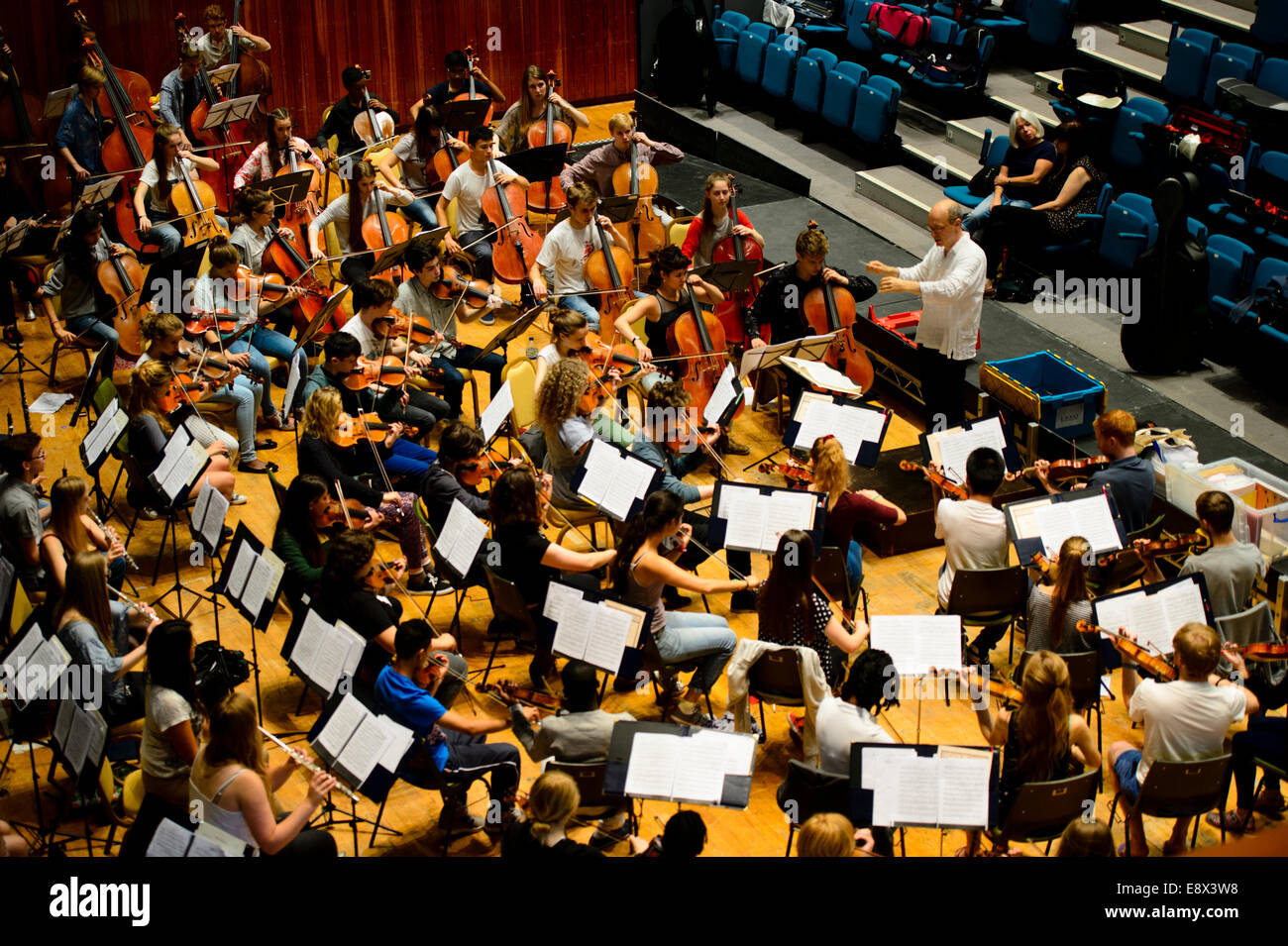 Peter Ash conductor conducting rehearsing the London Schools Symphony ...