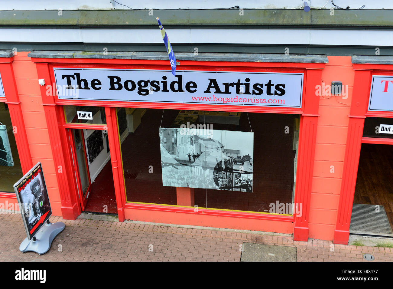 Bogside artists hi-res stock photography and images - Alamy