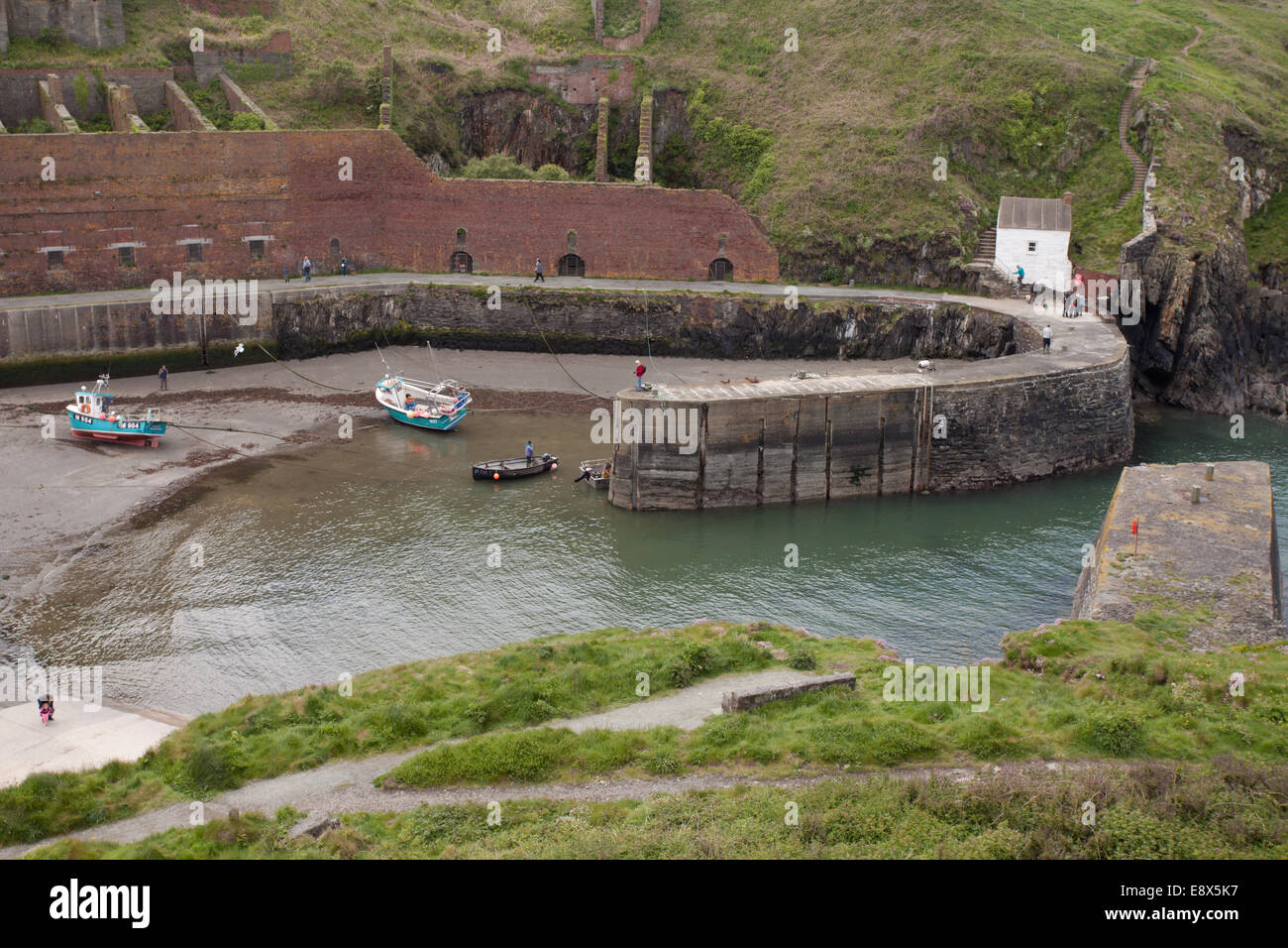 Porthgain harbour hi-res stock photography and images - Alamy
