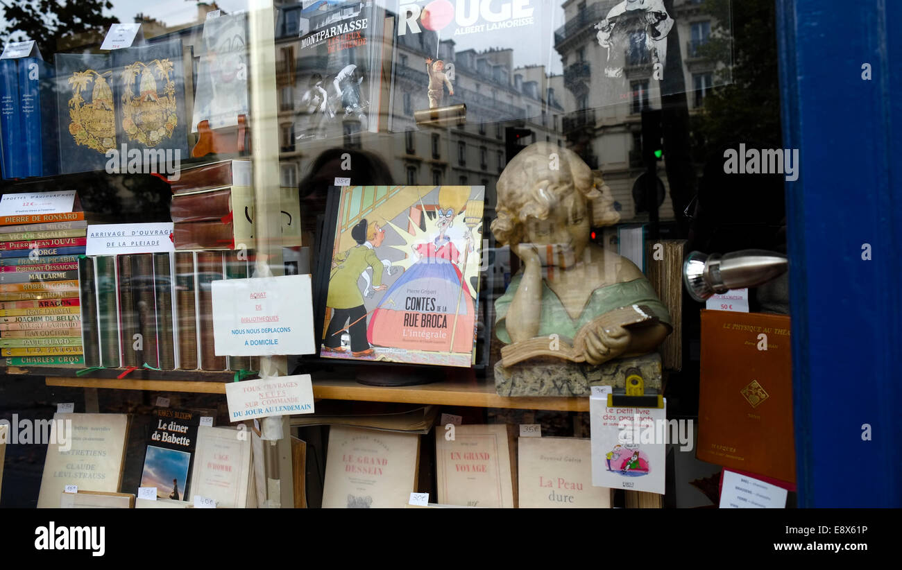 Bookshop Window in Paris Stock Photo - Alamy