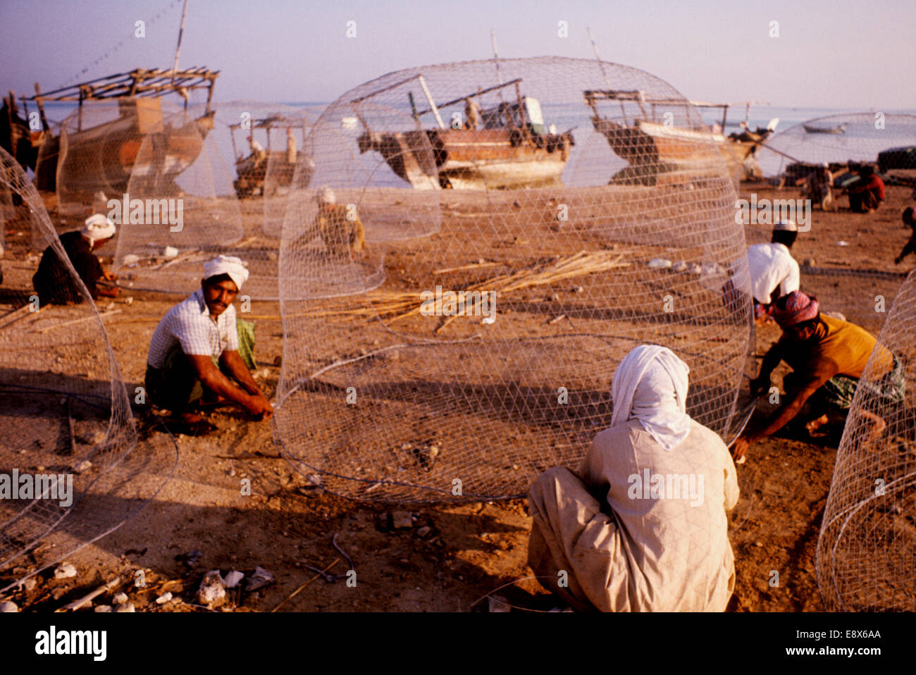 Fish trap weaving bahrain hi-res stock photography and images - Alamy