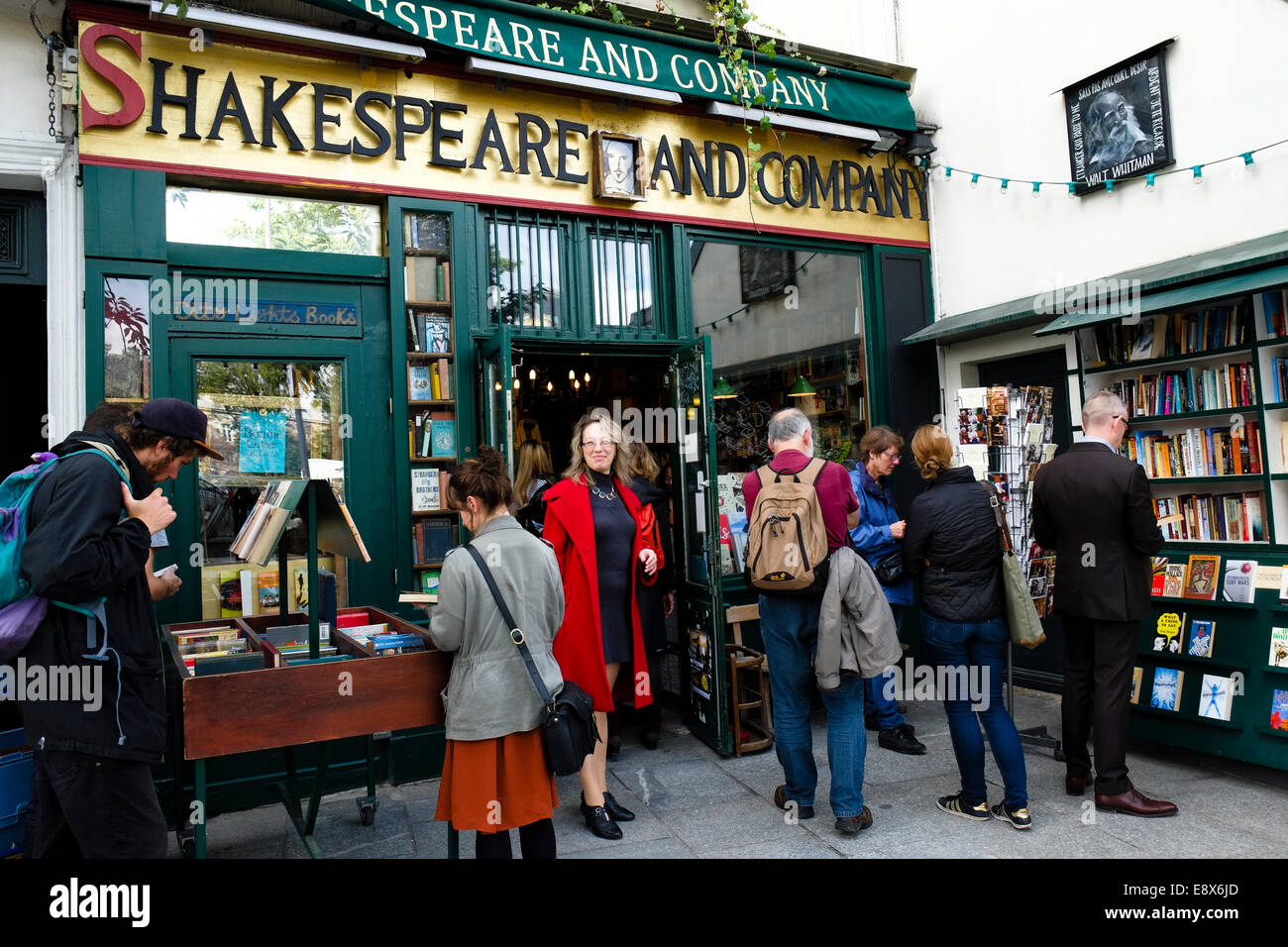 Shakespeare and Company, paris Stock Photo - Alamy