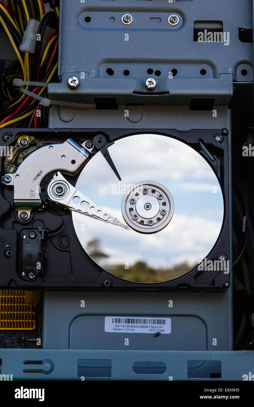 Insides computer hard disk hi-res stock photography and images - Alamy