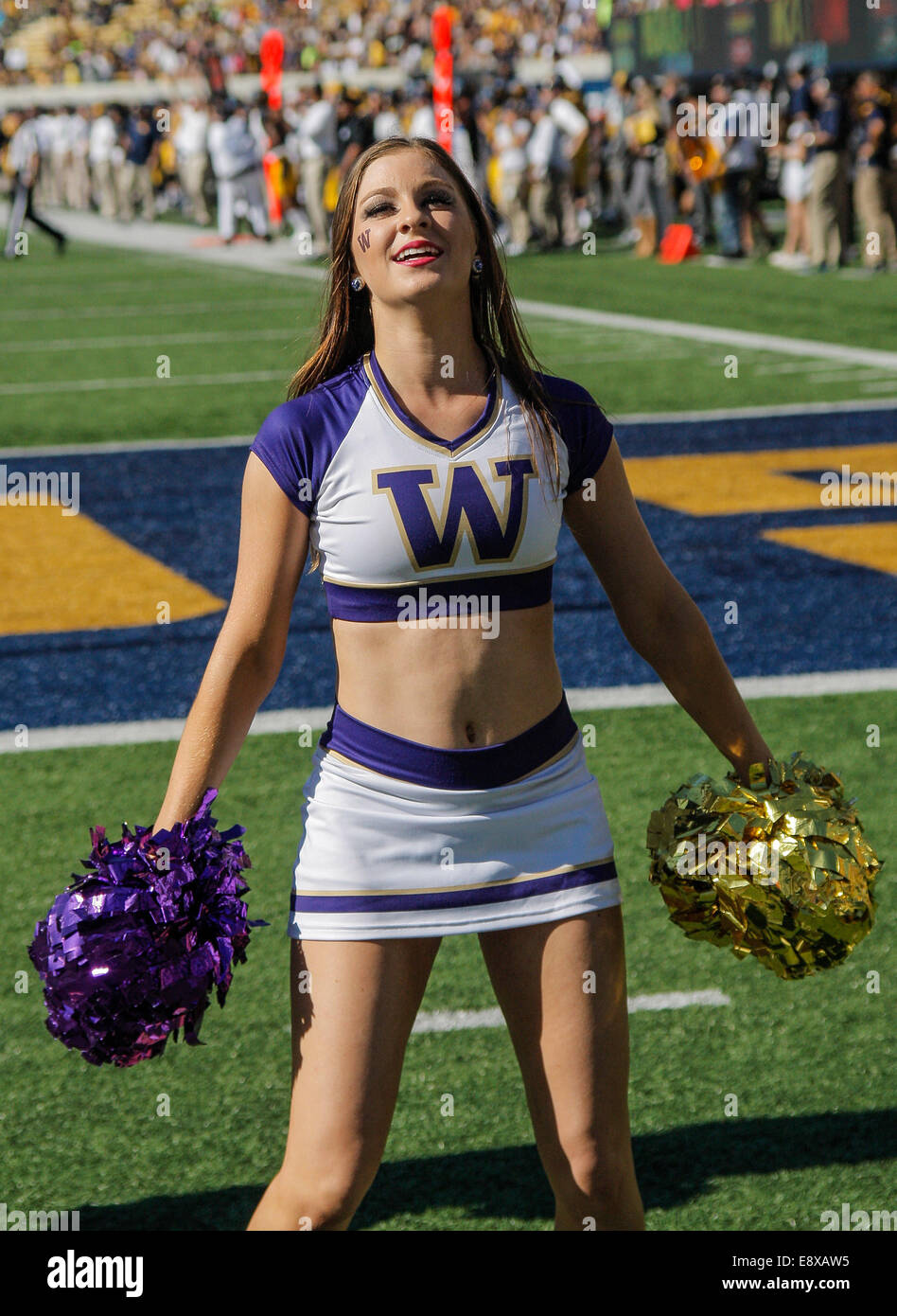 Washington huskies cheerleaders hi-res stock photography and images - Alamy