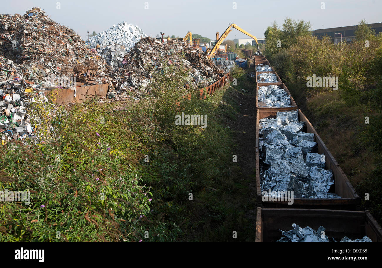 Metal recycling yard england hi-res stock photography and images - Alamy