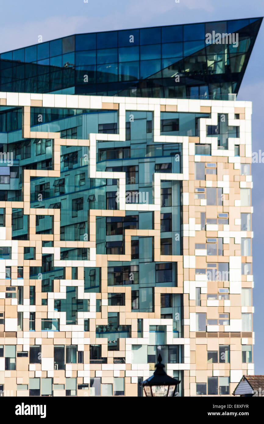 Office building cube hi-res stock photography and images - Alamy